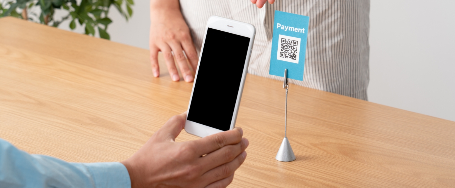 QRコード決済のメリットは？他の決済方法との違いや導入時の注意点も解説｜お役立ち情報